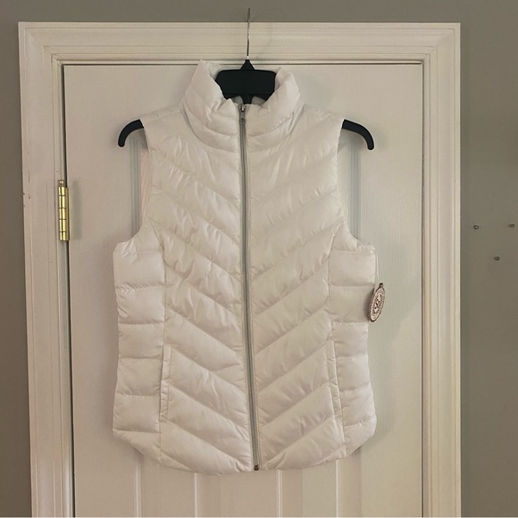 SO | Jackets & Coats | So Snow White Puffer Vest Nwt Small With Pockets ...